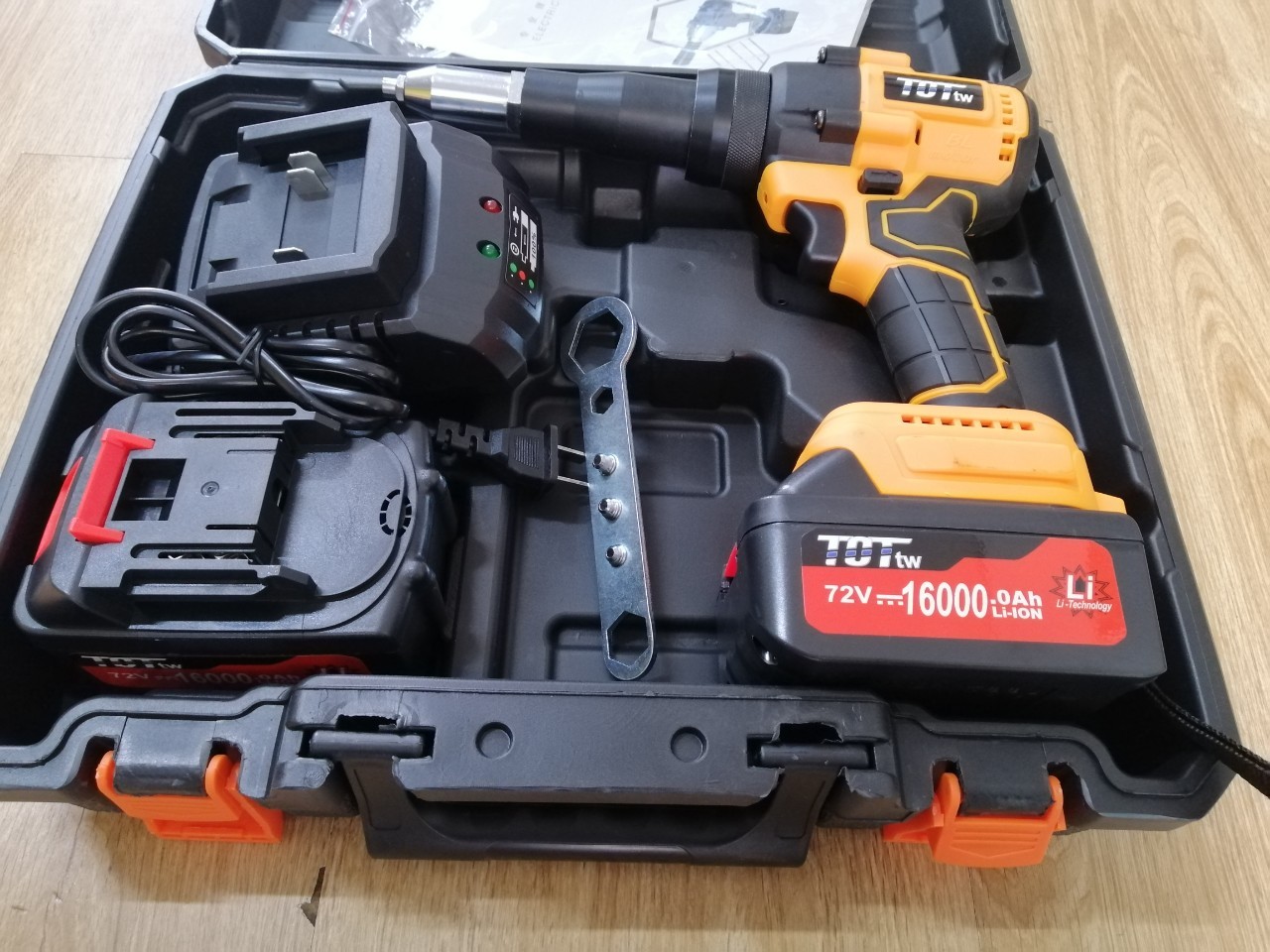 Máy bắn đinh rút rive pin 72V TOT ⋆ THIẾT BỊ THỦY LỰC CHINH HÃNG